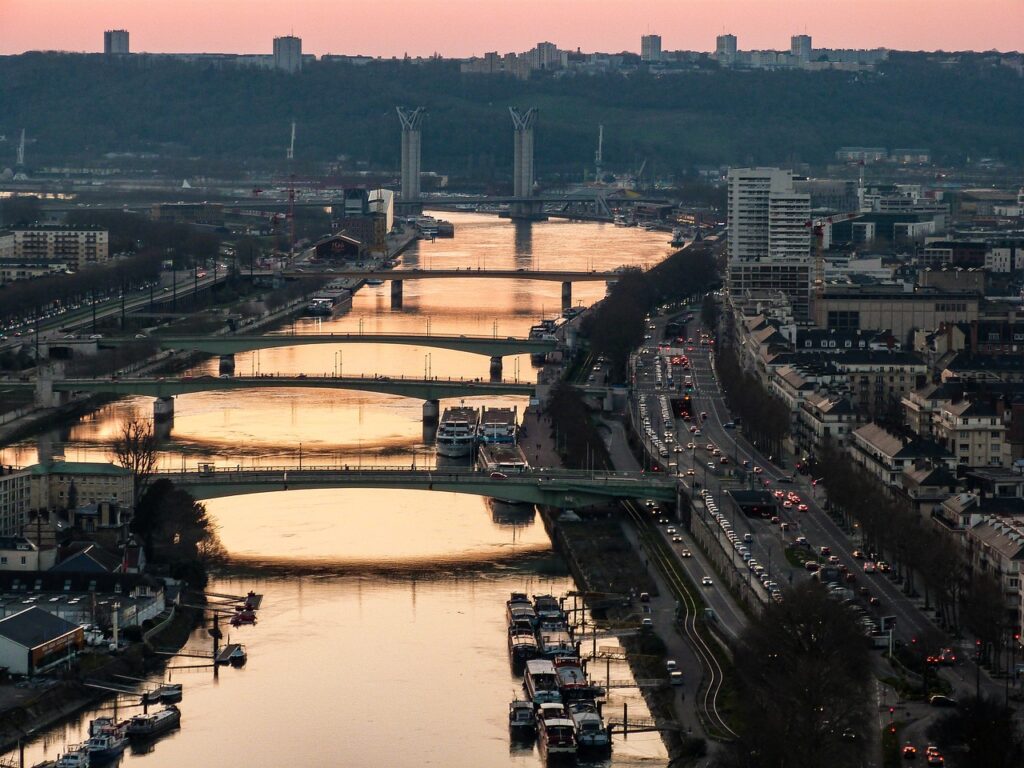 Balade romantique à Rouen entre la vieille ville & les quais